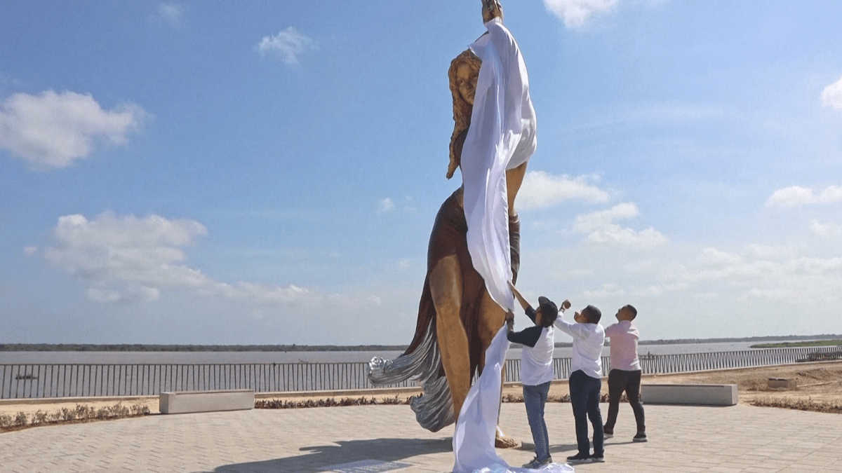 Shakira’s hometown unveils 21-foot statue honoring ‘Queen of Latin ...