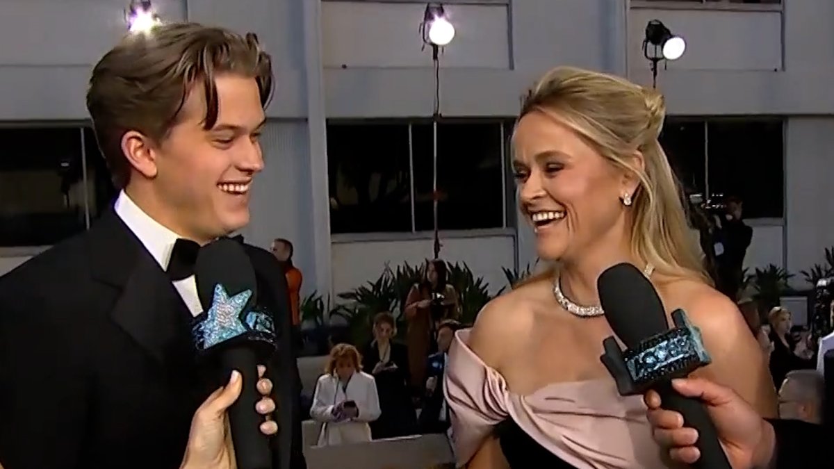 Reese Witherspoon’s son Deacon joins Mom at 2024 Golden Globes – NBC ...