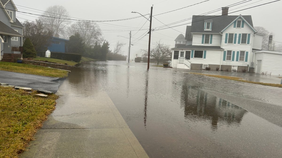 Shoreline neighborhoods see high tides and flooded streets – NBC ...