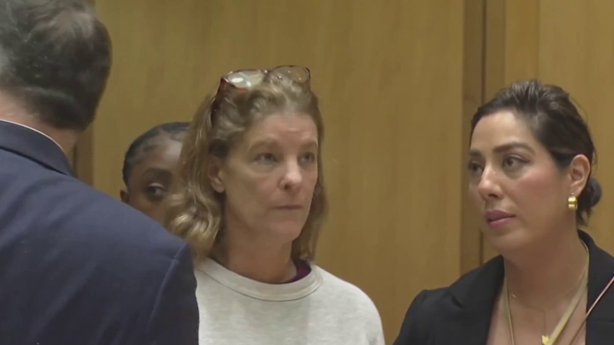 Michelle Troconis appears in court for arraignment on contempt charge ...