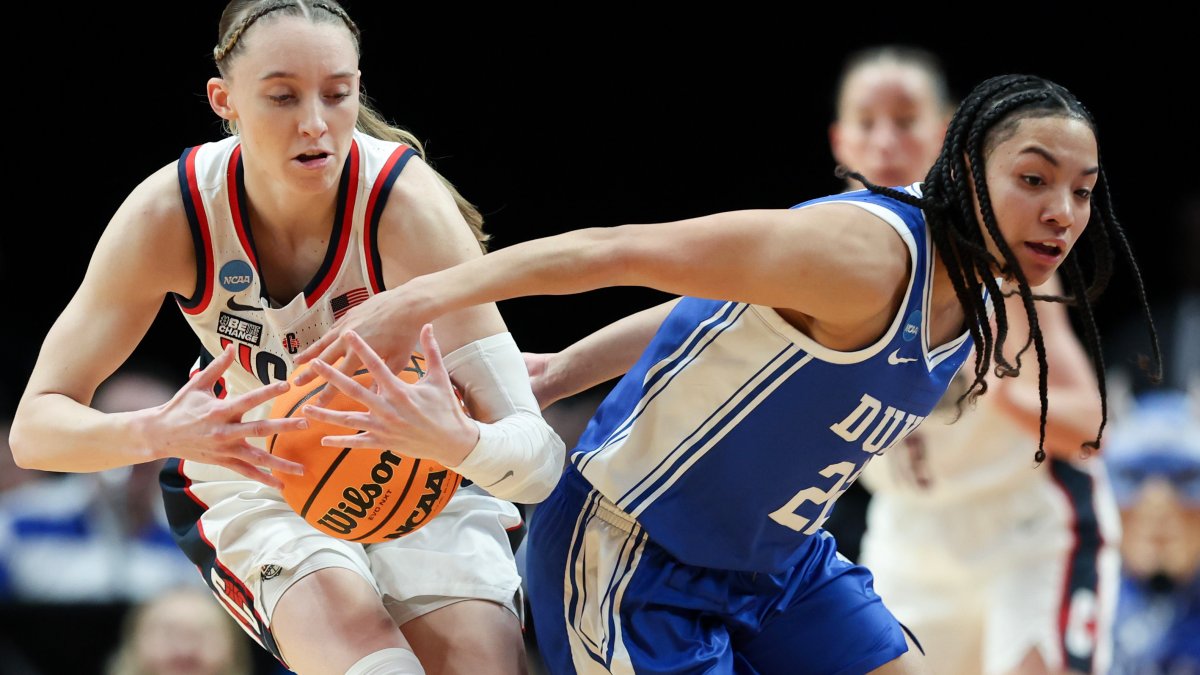 Paige Bueckers leads UConn women into 28th Elite Eight as Huskies hold ...