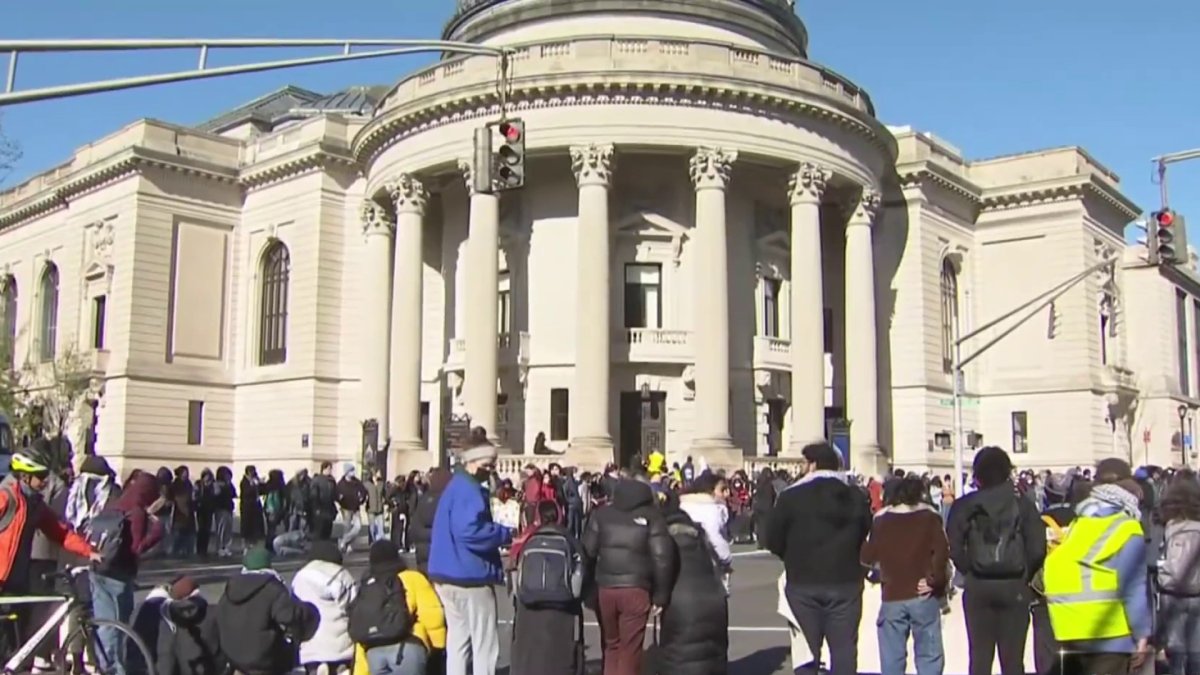 47 people arrested as hundreds hold protest at Yale – NBC Connecticut
