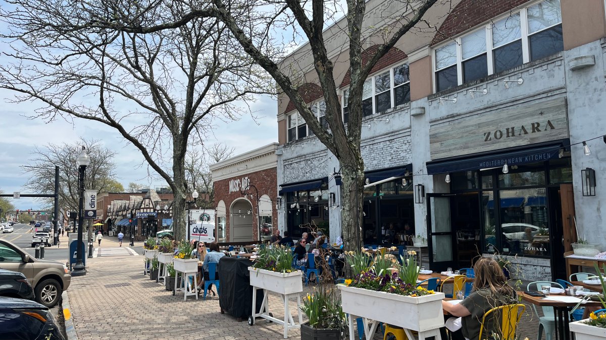 Sidewalk expansion could pause outdoor dining for some in West Hartford Center – NBC Connecticut