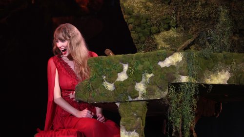 Taylor Swift’s whole dress comes off in ‘Eras Tour’ wardrobe ...
