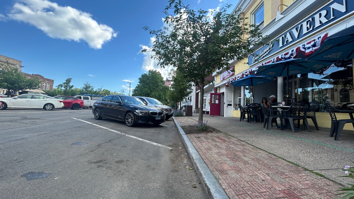 Motion fails to expand outdoor dining to parking lot in Wallingford ...
