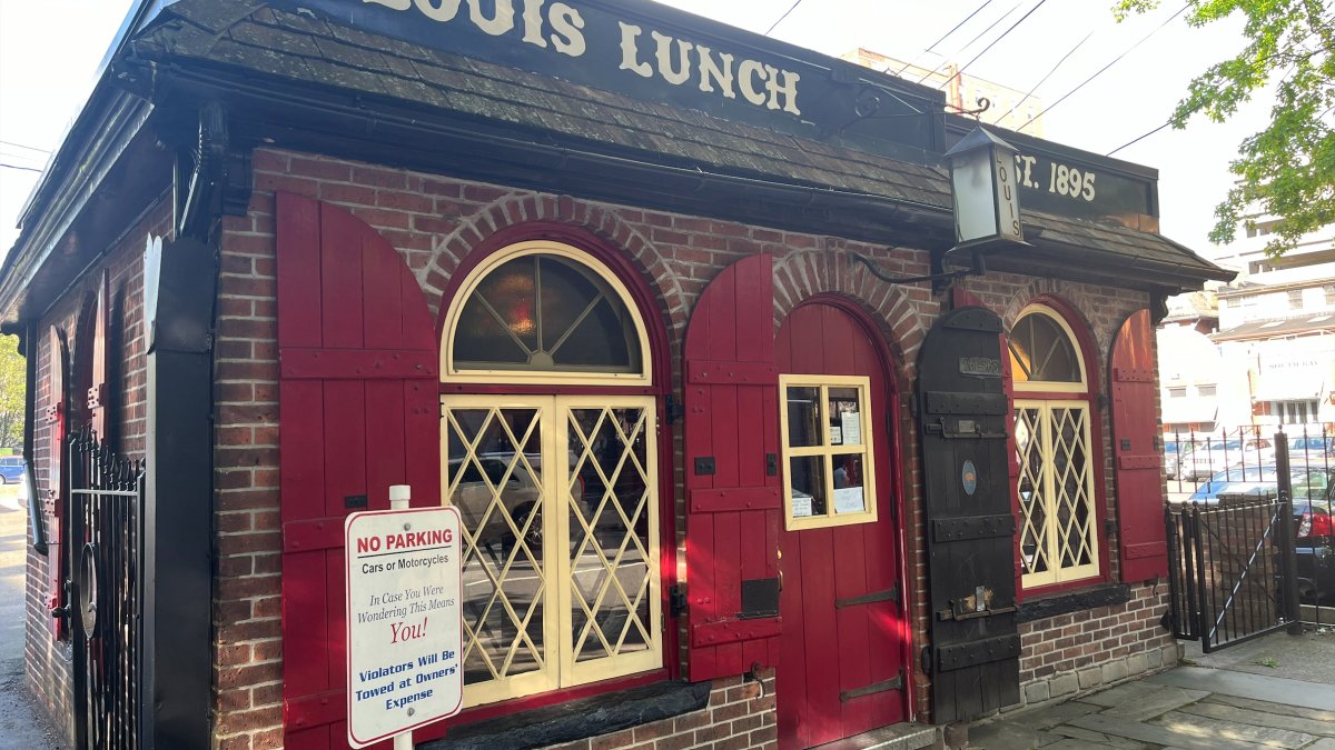 Tourists flock to Louis’ Lunch to celebrate National Hamburger Day ...