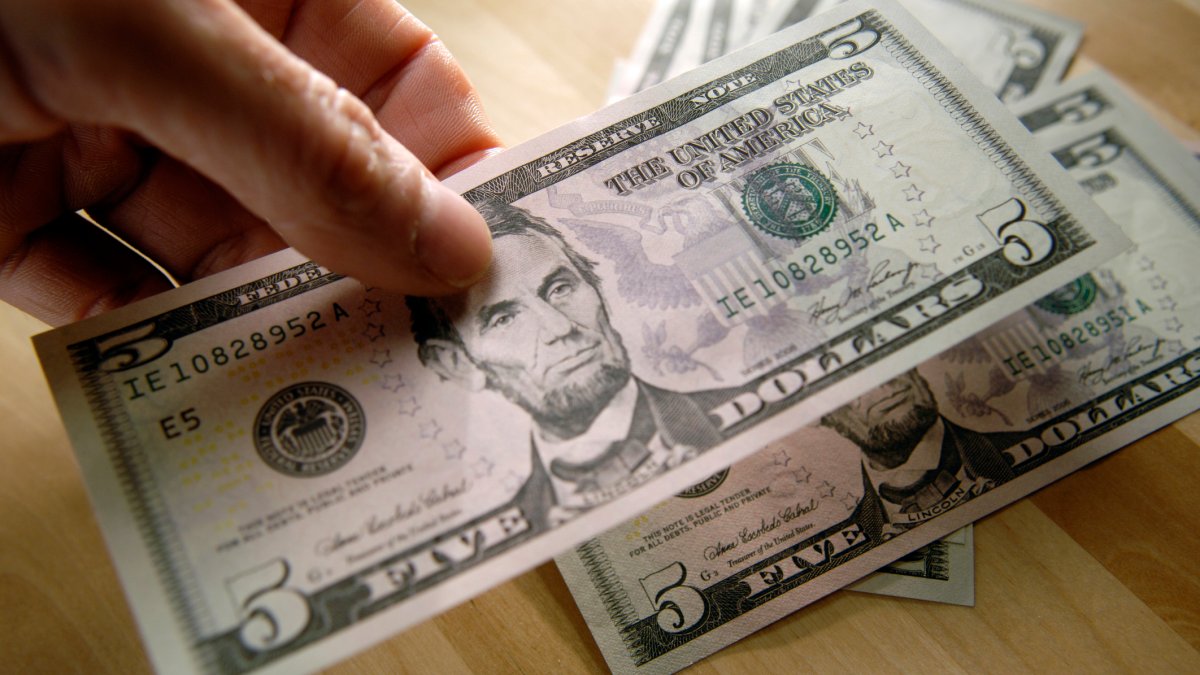 U.S. dollar falls to 52-year low. Here’s what that means – NBC Connecticut