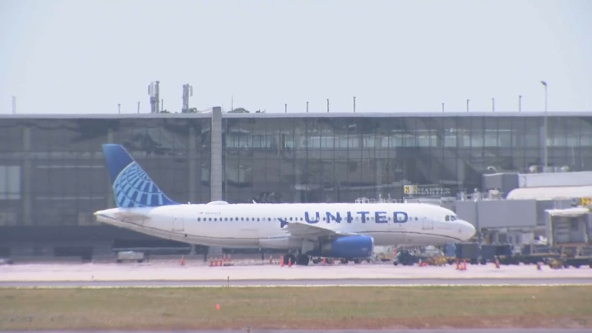 United Airlines flight forced back to Bradley Airport after engine ...