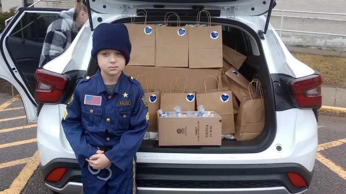 Killingly boy supports local police with Blue Line Care Packages – NBC Connecticut