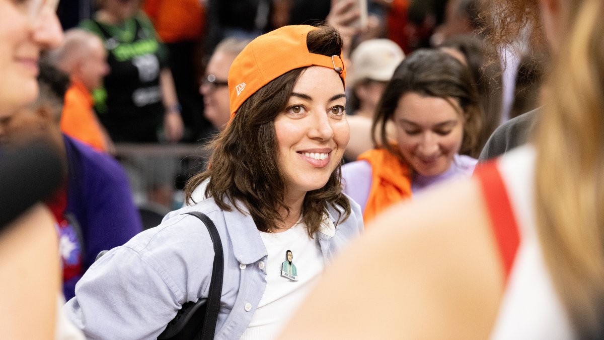 Aubrey Plaza tears ACL during WNBA All-Star weekend – NBC Connecticut
