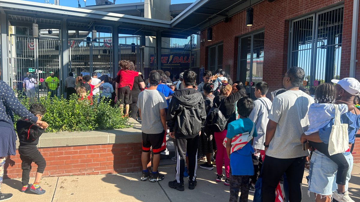 Local nonprofit celebrates 4th annual back-to-school extravaganza at ...