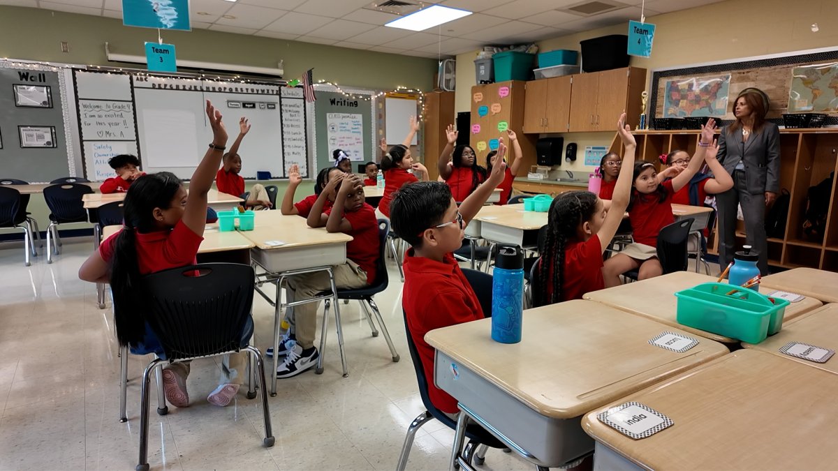 New Haven officials welcome students back in-person at Mauro Sheridan ...