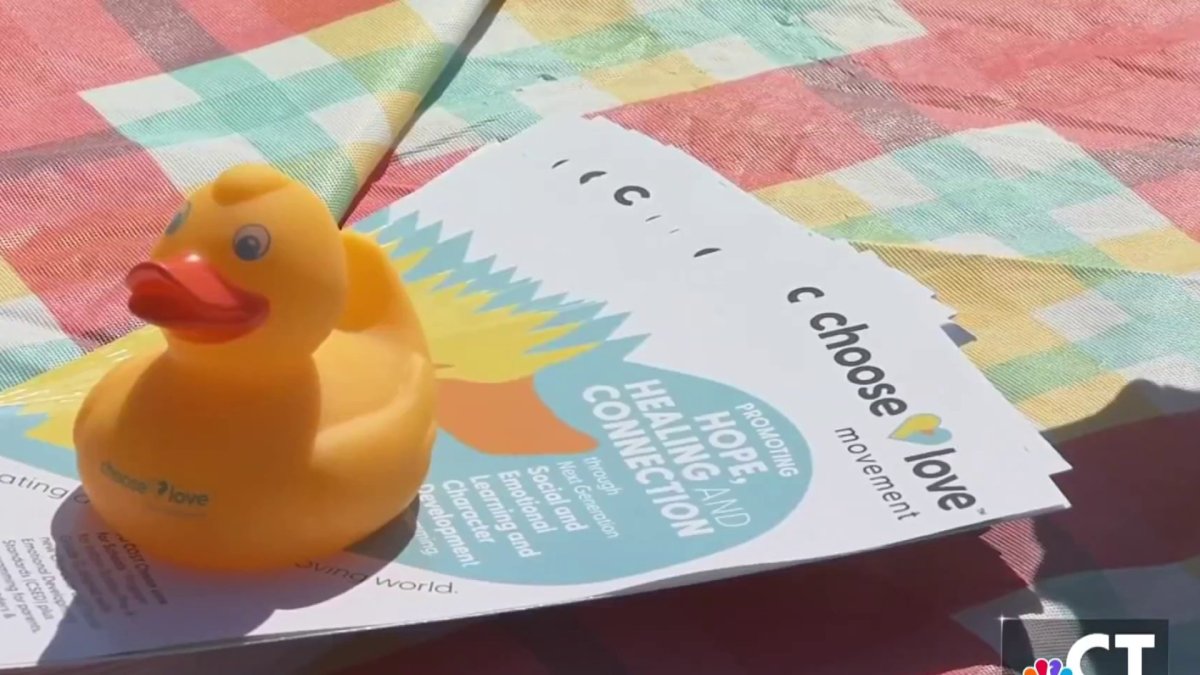 Sandy Hook families and others in CT grieve after school shooting in ...