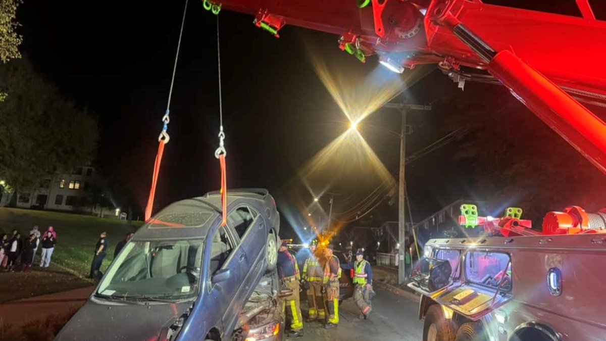 Multi-vehicle crash closes road in West Haven – NBC Connecticut