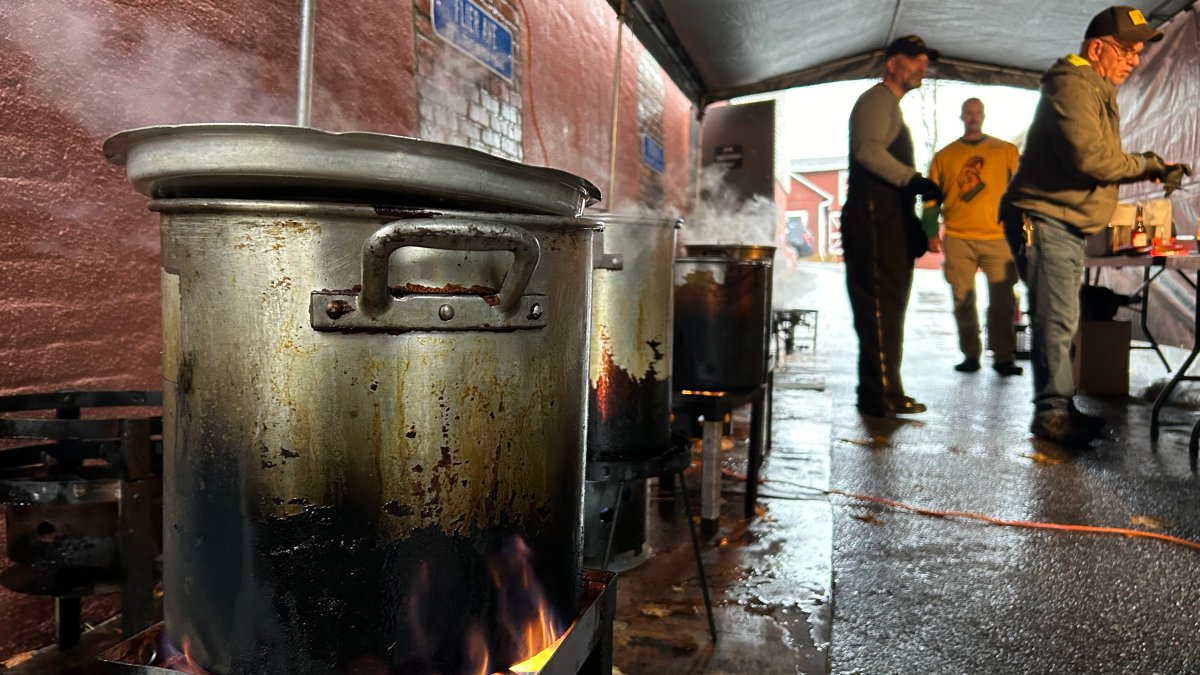 Thanksgiving tradition serves sailors away from home for the holiday ...