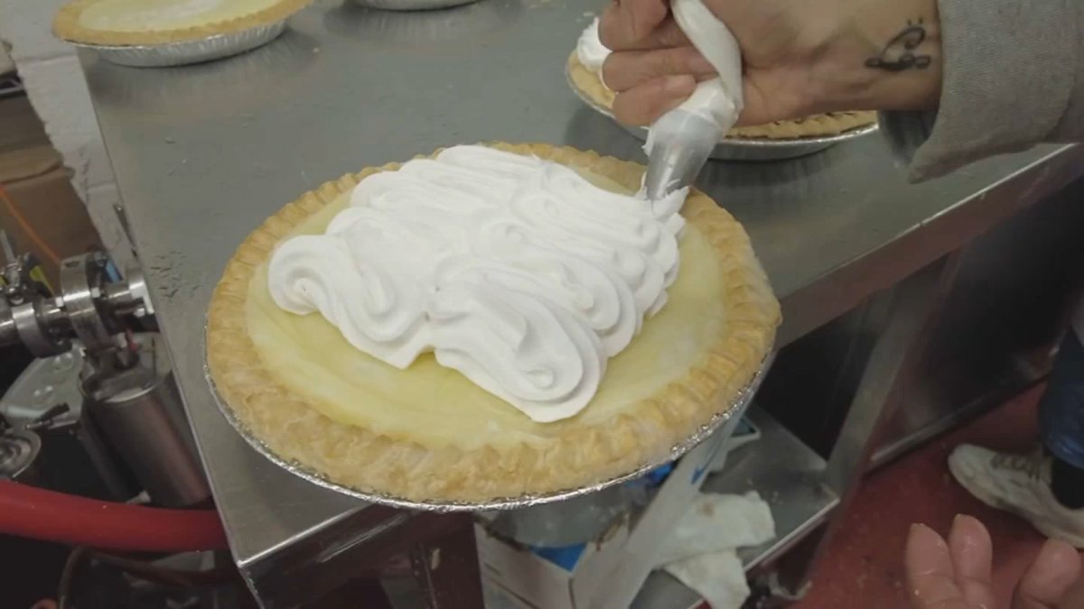 Thousands flock to East Hartford pie factory ahead of Thanksgiving ...