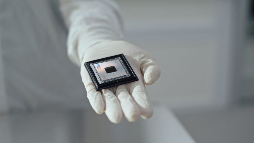 Alphabet shares jump 6% after Google touts ‘breakthrough’ quantum chip ...