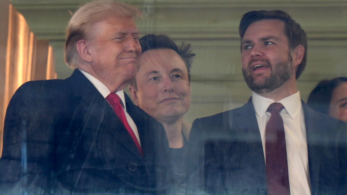 Trump attends Army-Navy game alongside Daniel Penny – NBC Connecticut