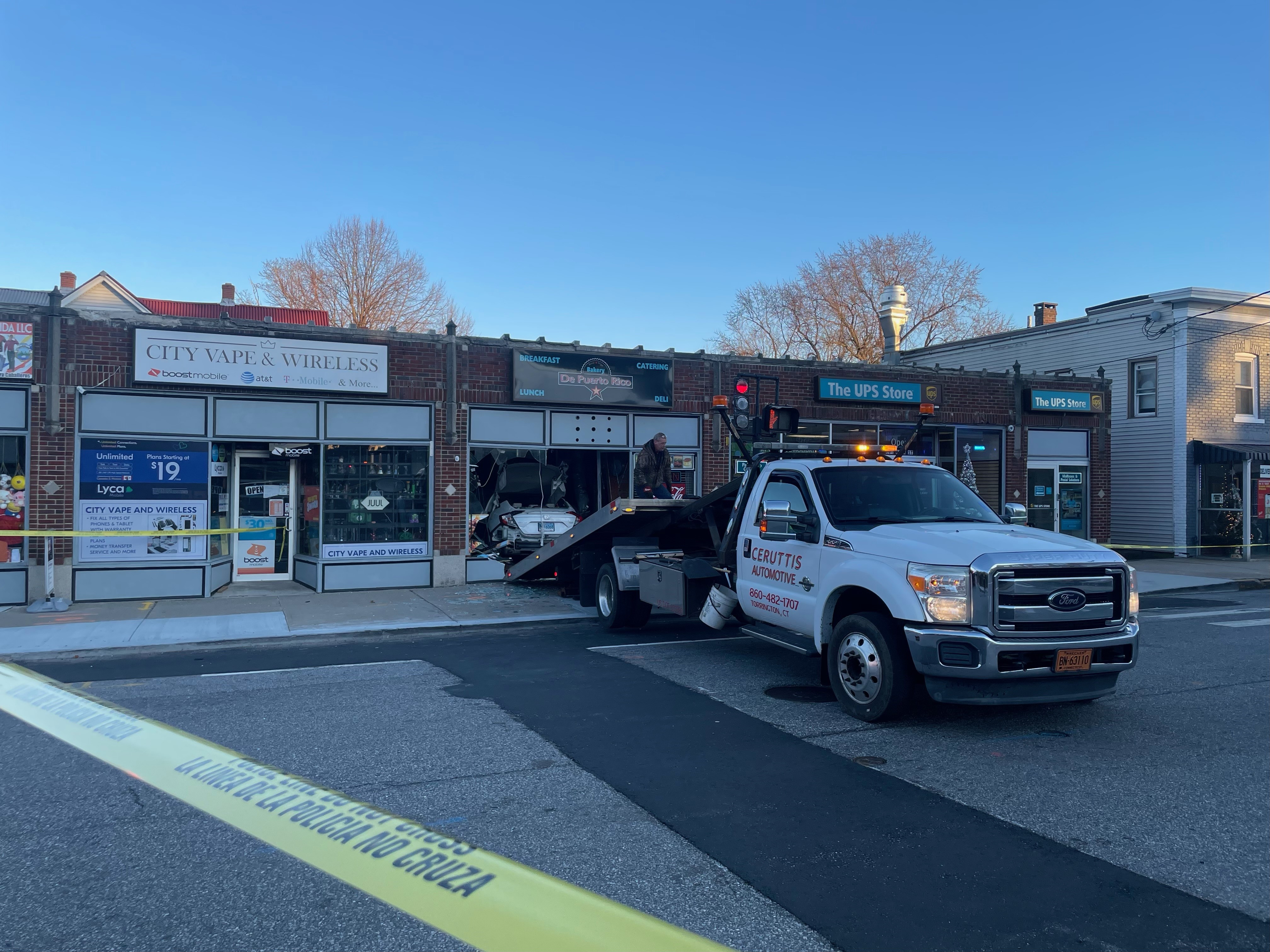 4 hurt, 2 with serious injuries, after car crashes into bakery in ...