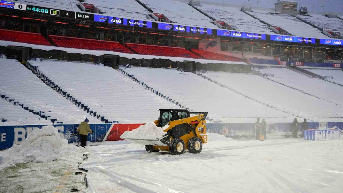 Buffalo Bills ‘mafia’ works through the night to clear snow at Highmark ... Buffalo Bills ‘mafia’ works through the night to clear snow at Highmark ...