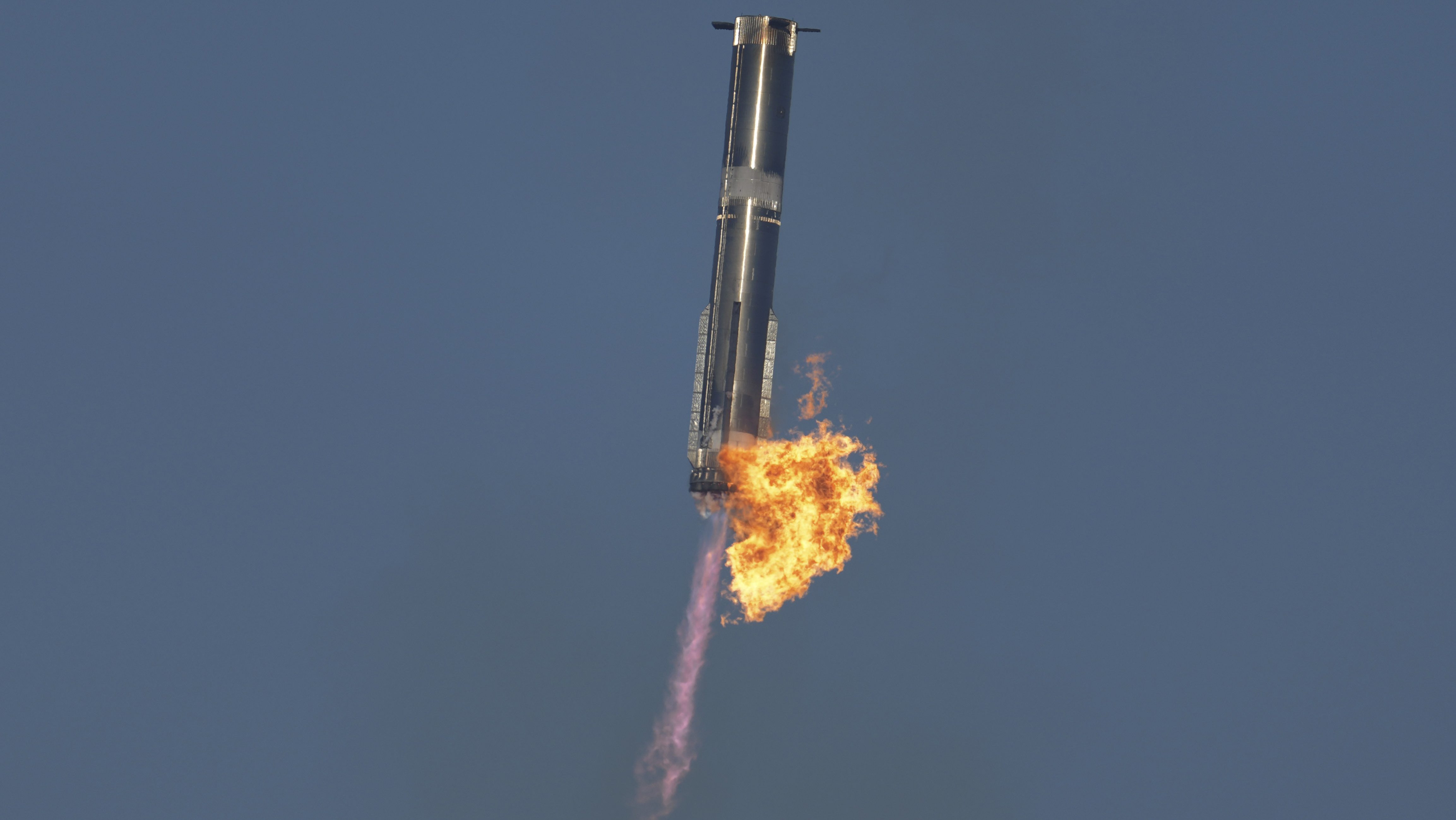 SpaceX loses spacecraft, catches rocket booster in Starship test – NBC ...