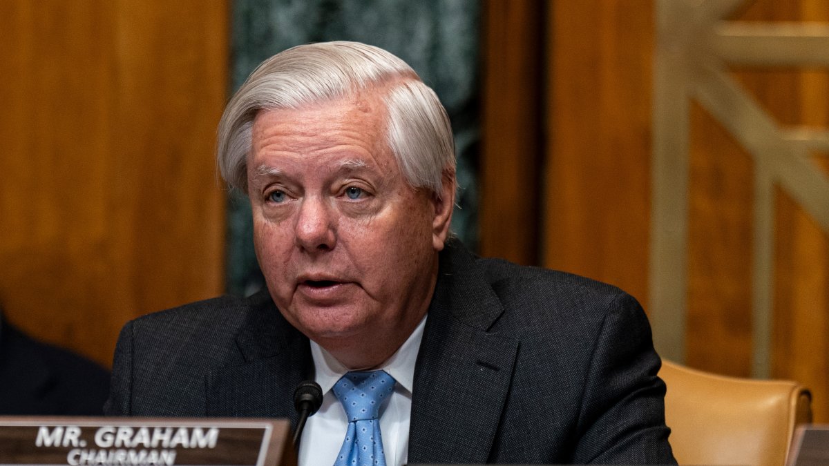Lindsey Graham says Trump pardoning Jan. 6 defendants was ‘a mistake ...