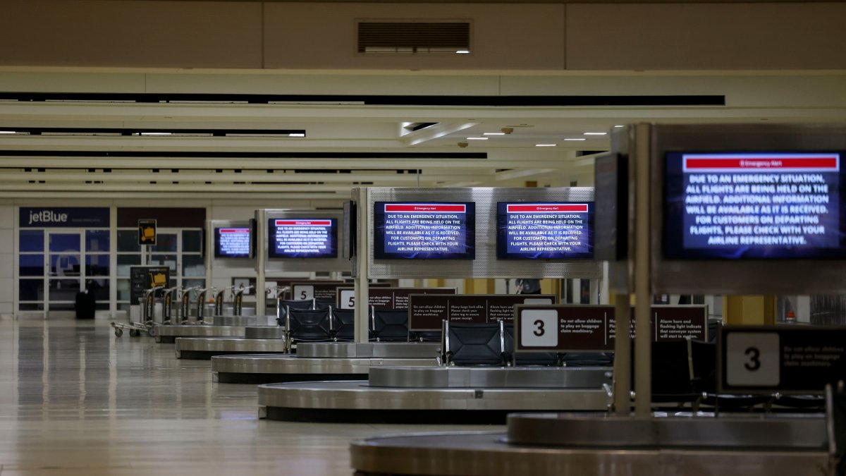 Live updates: ‘No survivors’ after plane, helicopter crash in DC – NBC ...