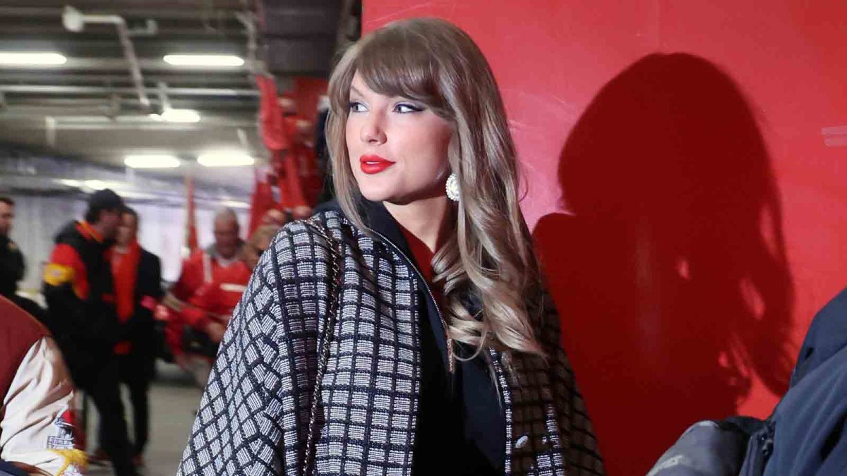 Taylor Swift at Arrowhead Stadium for Chiefs-Texans playoff game – NBC ...