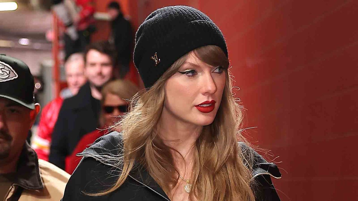 Taylor Swift arrives to watch Chiefs in AFC Championship Game – NBC ...