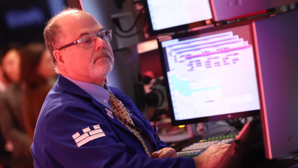 Treasury yields rise after consumer inflation sentiment darkens ...