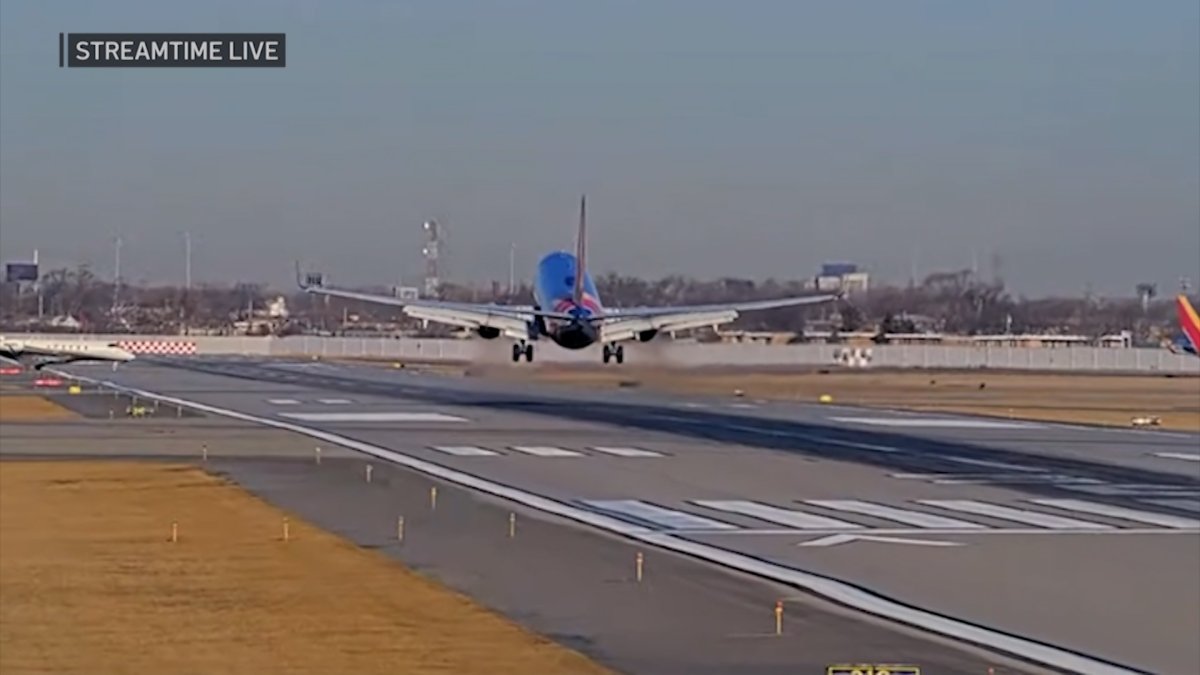Video shows near miss between Southwest flight, jet at Midway Airport ...