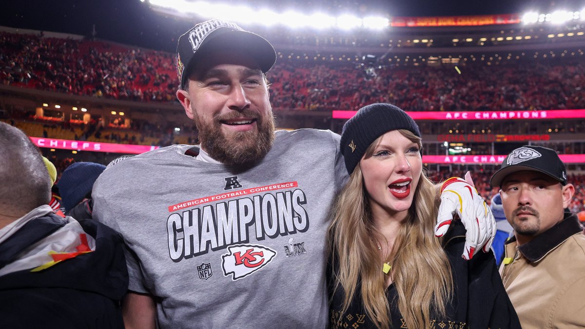 Taylor Swift and Travis Kelce jam out to ‘Love Story’ with NFL tight ...