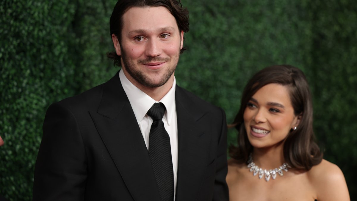 Hailee Steinfeld shares why she keeps relationship with Josh Allen ... Hailee Steinfeld shares why she keeps relationship with Josh Allen ...
