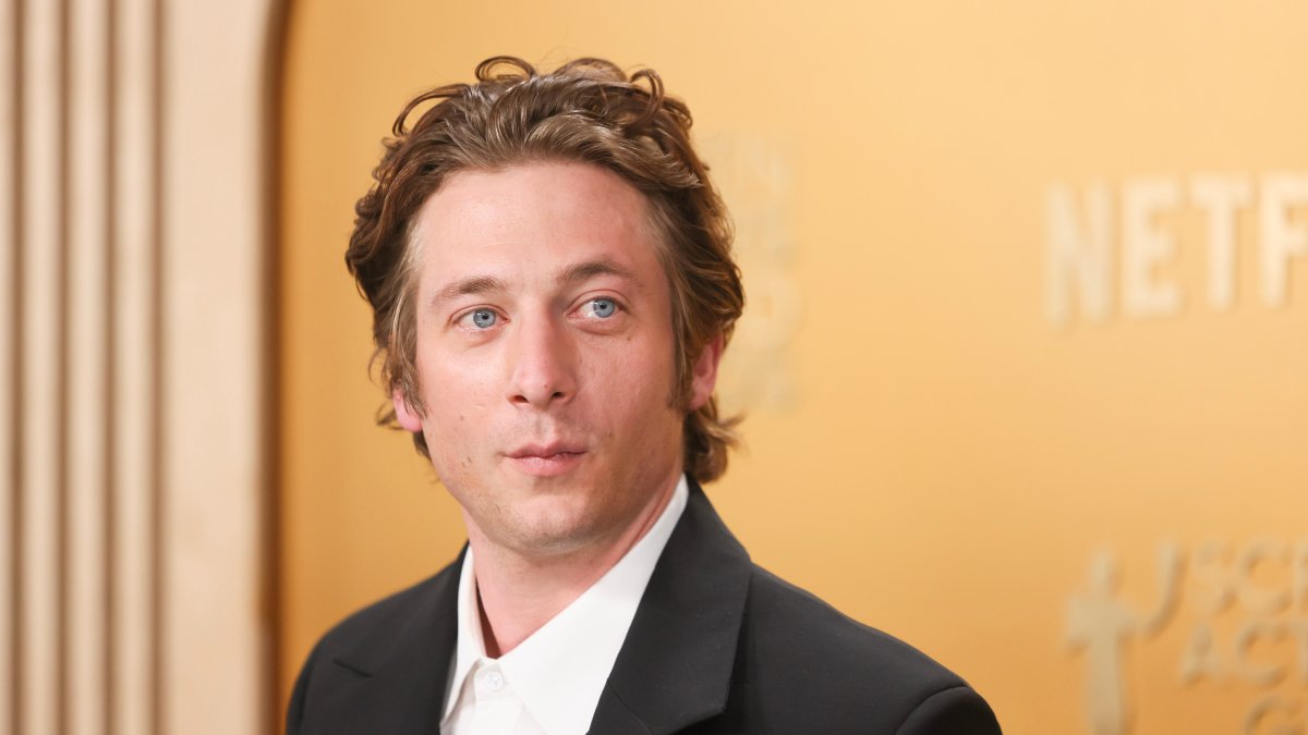 See Jeremy Allen White as Bruce Springsteen in biopic trailer – NBC Connecticut