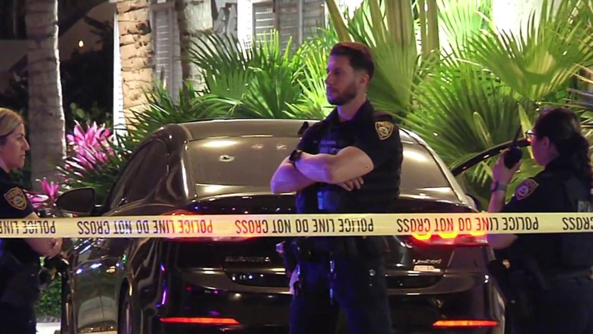Man faces attempted murder charges after shooting 2 in Miami Beach ...