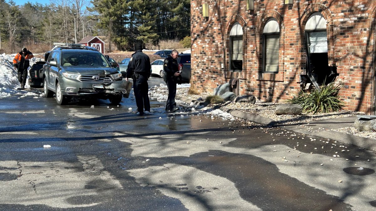 Simsbury restaurant has significant damage after car crashes into it ...