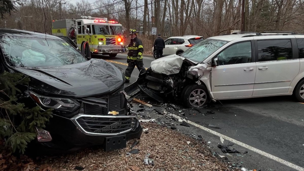 4 injured in crash in Newtown – NBC Connecticut