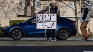 Tech’s 3-week sell-off, led by Tesla, wipes out $2.7 trillion in value ...