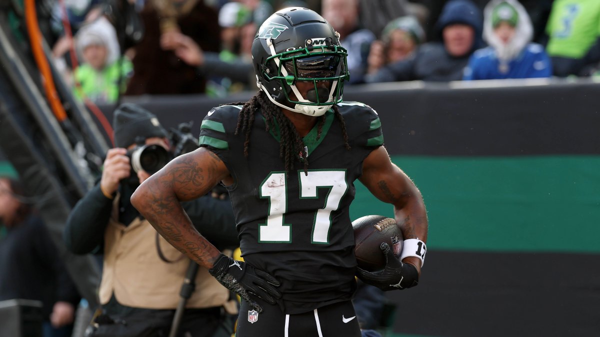 Jets release star WR Davante Adams ahead of free agency: Report – NBC Connecticut