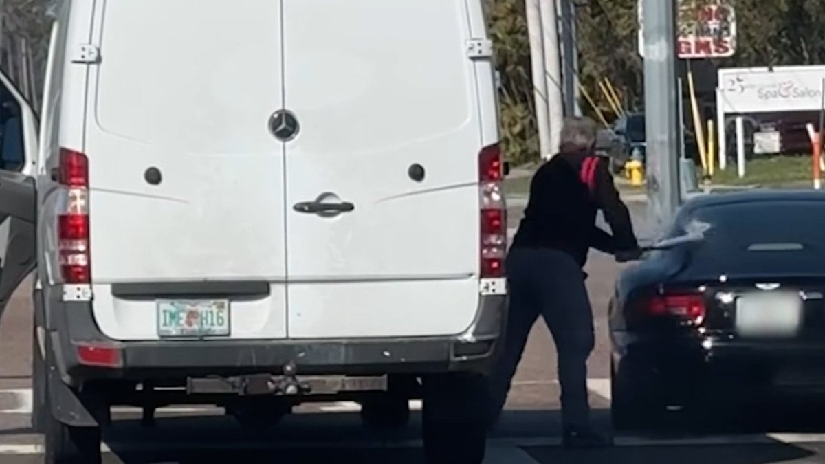 WATCH: Drivers use a baseball bat and a flare gun during road rage ...