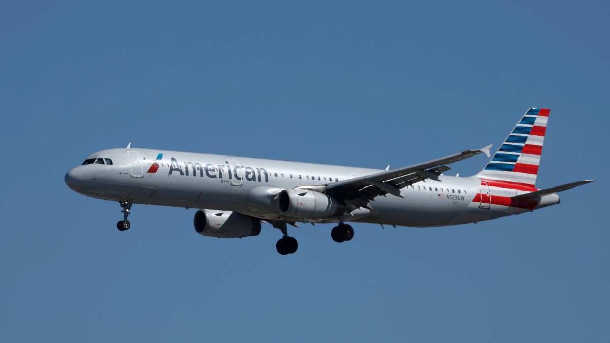 Passenger attacks flight attendant on Chicago-bound plane – NBC Connecticut