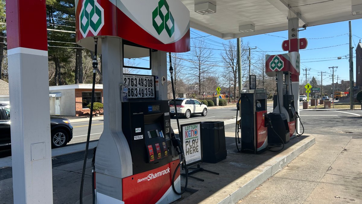 Statewide gas average dips under $3 for the first time since 2021 – NBC ...