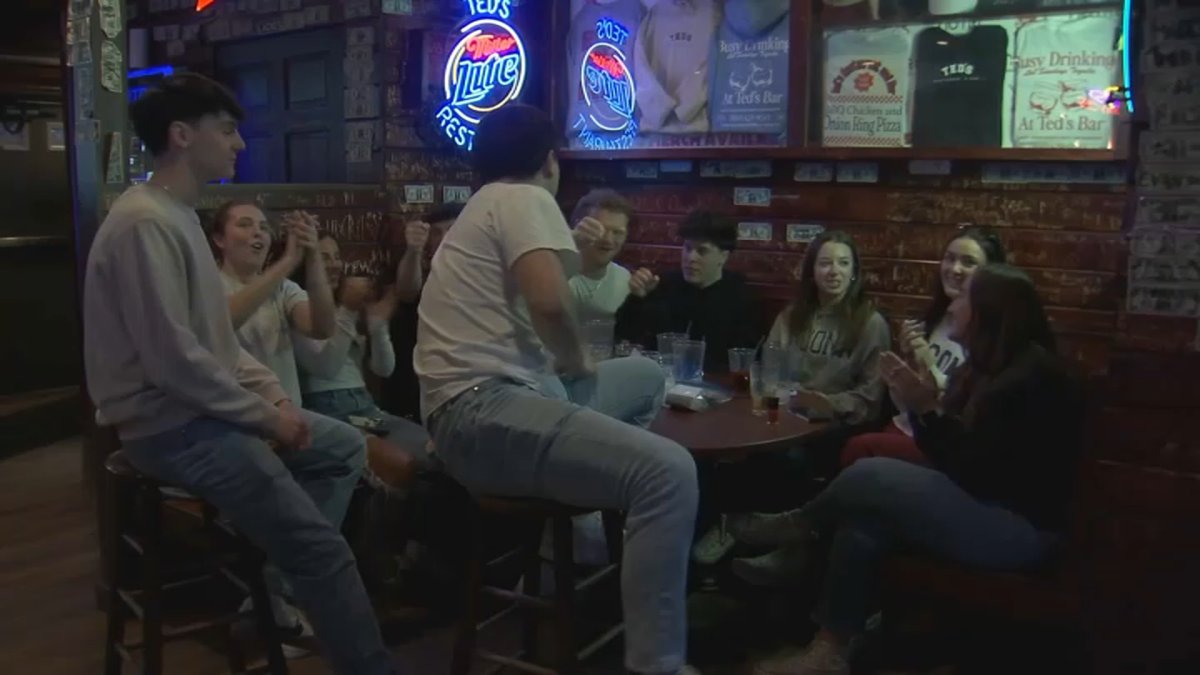 Hockey fans fired up as UConn beats Quinnipiac in first round of NCAA ...