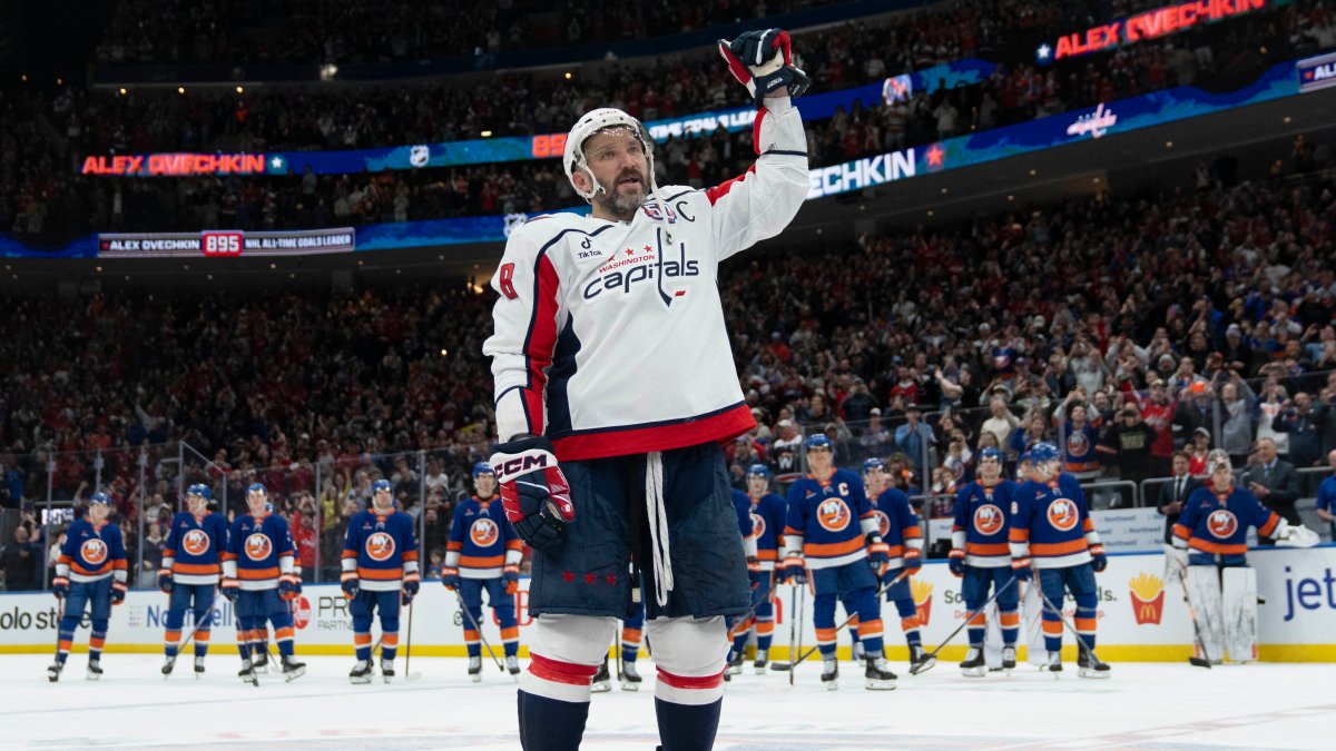 Alex Ovechkin breaks Wayne Gretzky’s NHL all-time goals record – NBC ...