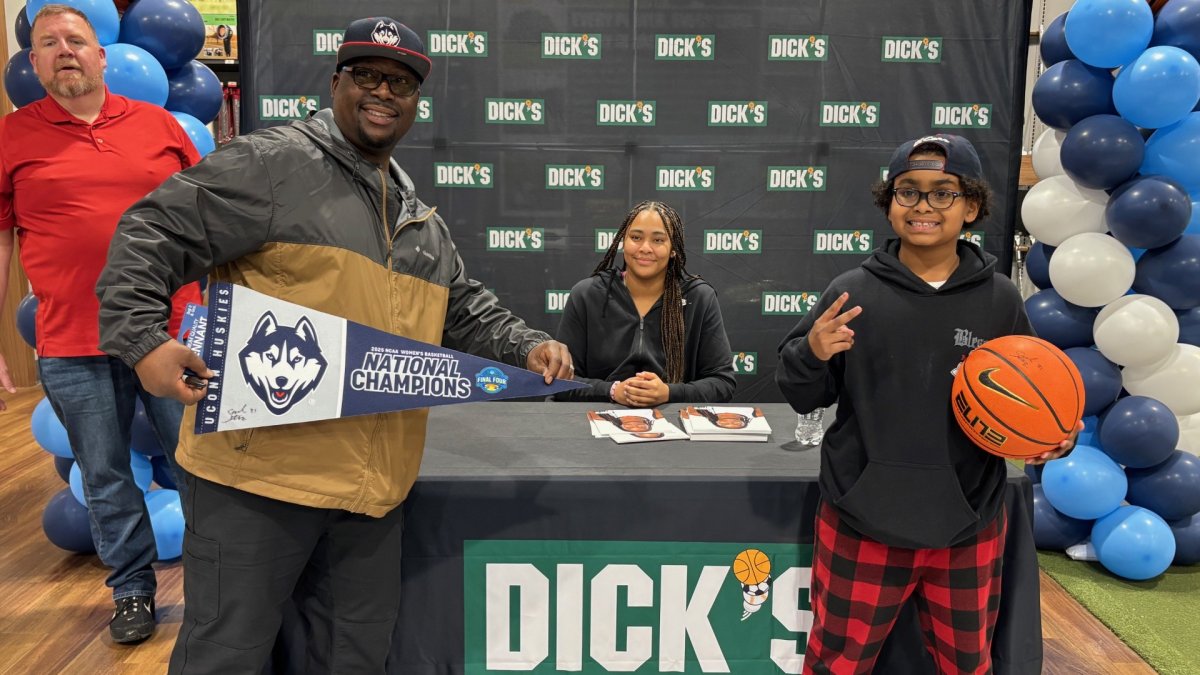 Fans come out to meet UConn star Sarah Strong at Dick’s Sporting Goods ...