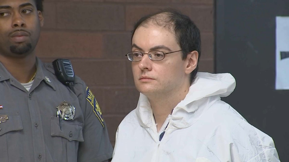 Man accused of stabbing 77-year-old father to death in North Haven ...