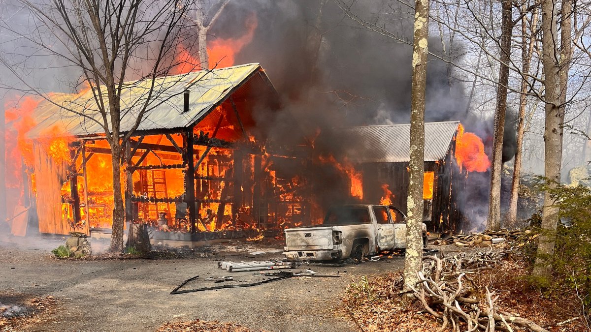 Several fire departments contain massive 200-acre brush fire in Haddam ...