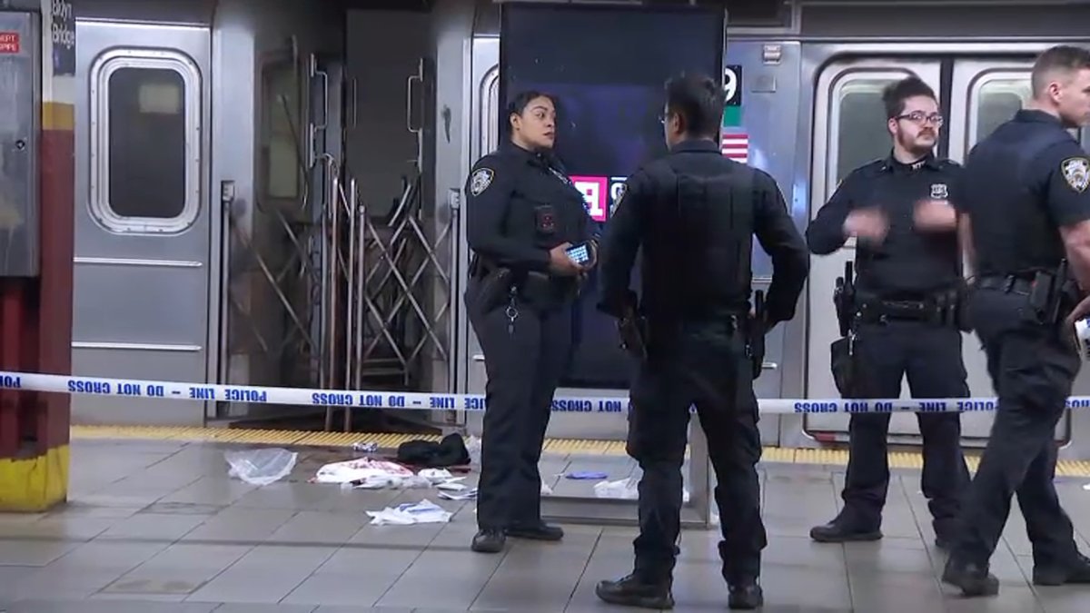 Brooklyn Bridge subway stabbing kills man – NBC Connecticut