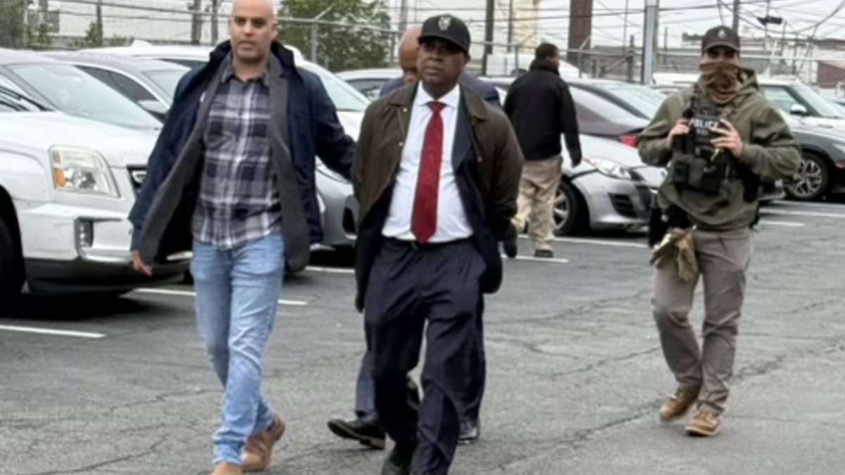 Newark Mayor Ras Baraka arrested for alleged trespass at New Jersey ICE ...