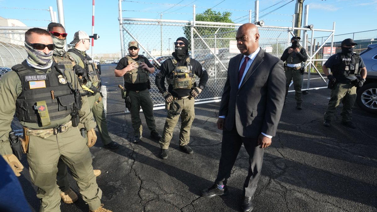 Newark Mayor Ras Baraka arrested at ICE detention center – NBC Connecticut